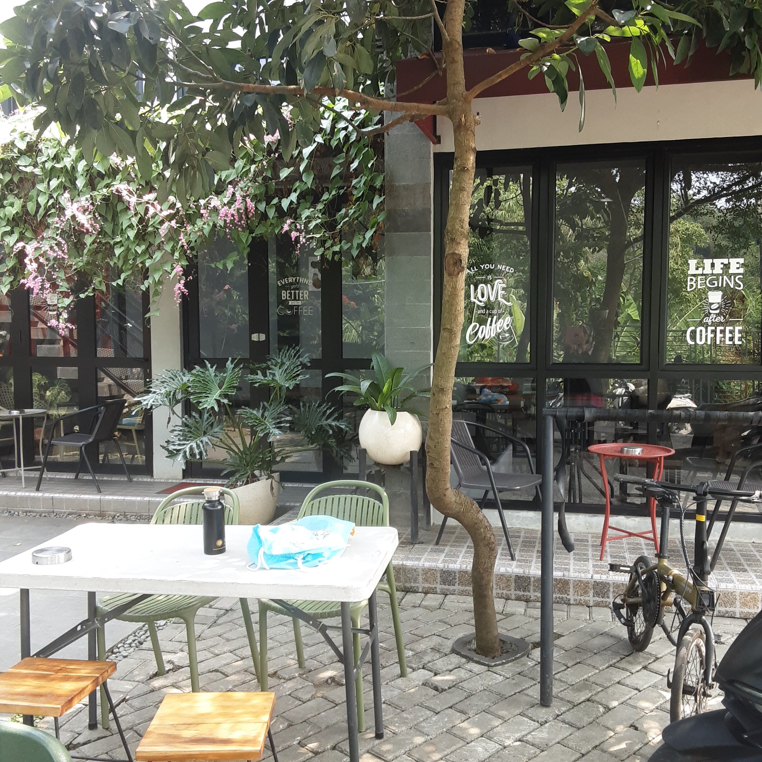 Cafe Minimalis Modern, Tempat Nongkrong yang Muda hingga yang Tua ...